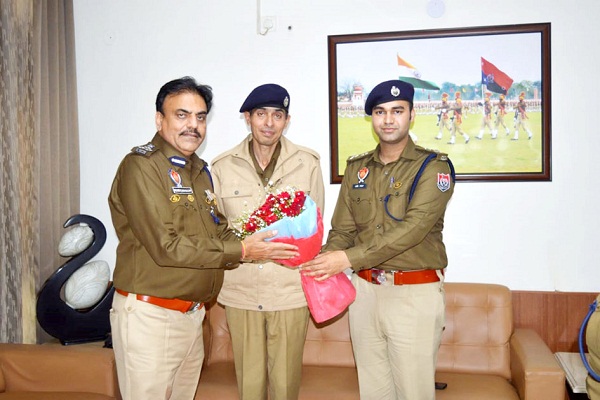 IPS officer Narendra Bhargava took charge of DIG Border Range of ...
