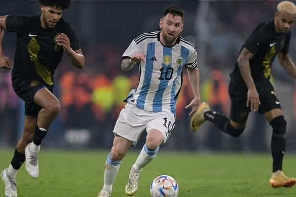 Lionel Messi creates history, scores 100th goal with seventh hat-trick ...