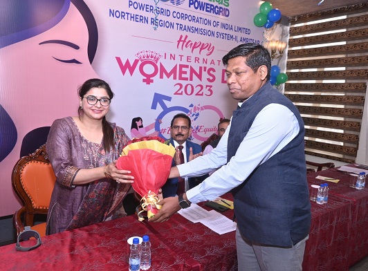 पावरग्रिड ने डॉ. नवरीत कौर सेखों के साथ महिला कर्मचारियों की उपलब्धियों ...