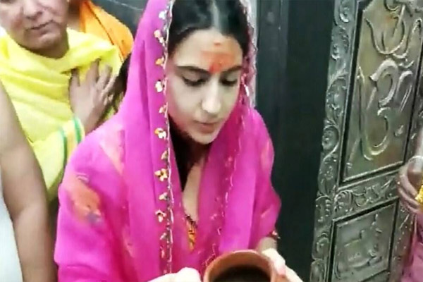 Sara Ali Khan offered prayers at Mahakaleshwar temple - uttamhindu.com