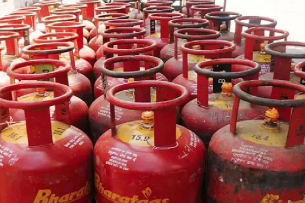 रक्षा बंधन से पहले सरकार का तोहफा, 200 रुपए LPG सिलेंडर सस्ता - uttamhindu.com