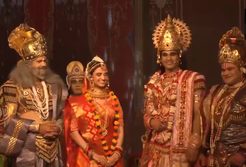 अयोध्या की रामलीला में Miss Universe India रिया सिंघा बनी माता सीता - uttamhindu.com