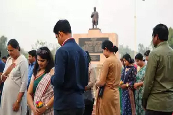 शहीदों की याद में 30 जनवरी सभी सरकारी कार्यालयों में दो मिनट का मौन - uttamhindu.com