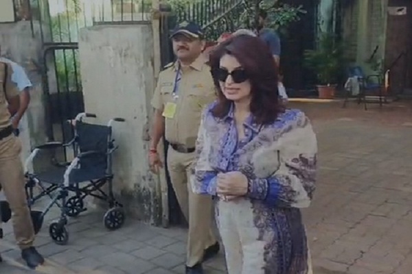 महाराष्ट्र बीएमसी चुनाव: नाना पाटेकर, सान्या मल्होत्रा और ट्विंकल खन्ना ...